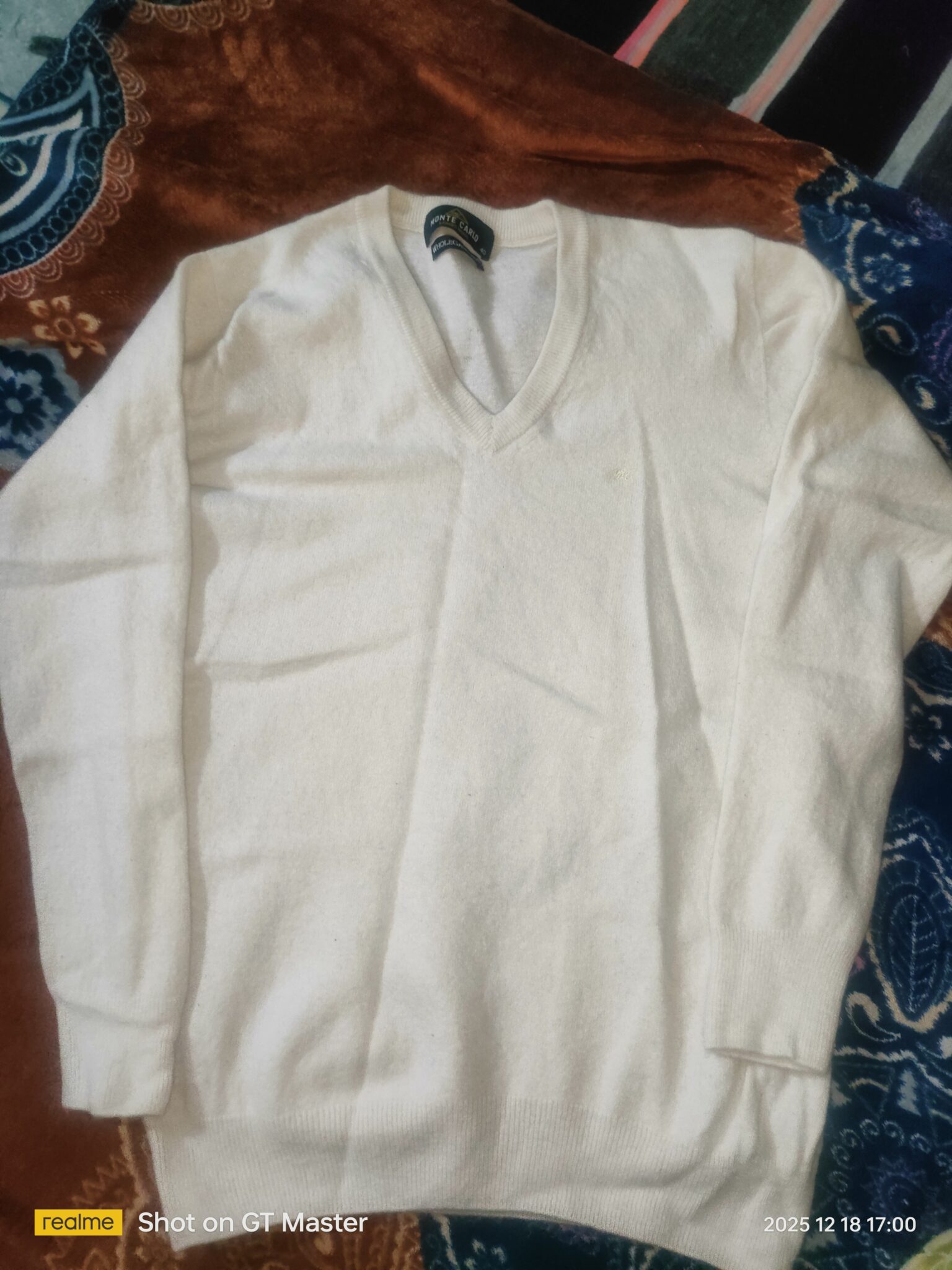 Received a very poor quality sweater from Flipkart. Date of return ...